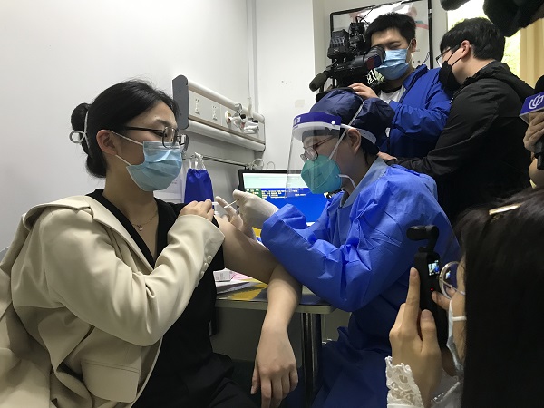 九价HPV疫苗扩龄后在沪首针开打 接种过二价四价疫苗还能再打九价吗 健康 新民网