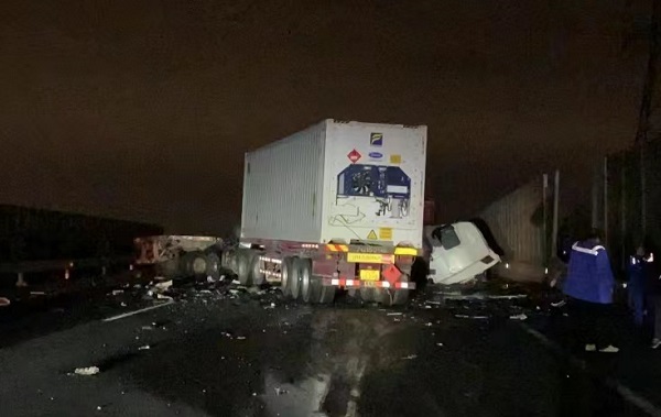 G1503高速内圈至S2高速路段多起交通事故 多人受伤送医_上海滩_新民网