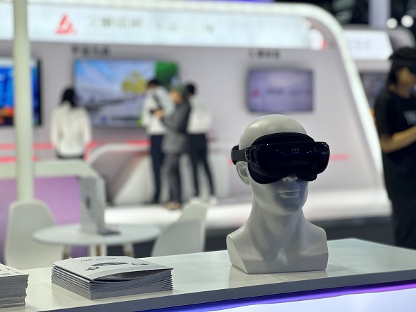 YVR品牌亮相MWC上海，推动三维信息技术革命_城生活_新民网