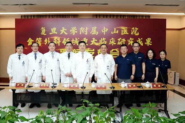 中山医院胸外科谭黎杰团队最新研究成果显示:食管癌新辅助治疗显著提高晚期癌症患者生存期 健康 新民网