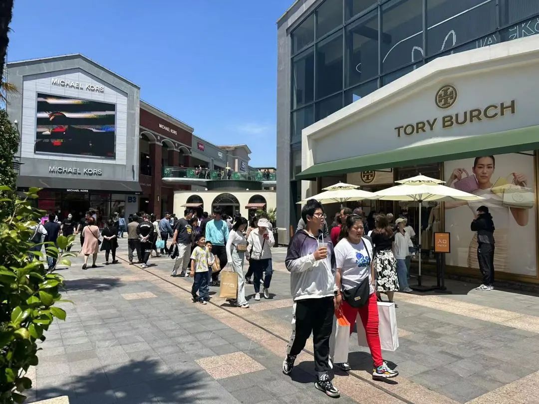 青浦奥特莱斯人气爆棚，销售额创开业17年历史新高_绿色青浦_新民网