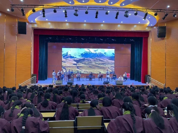 上海排的果洛戏来果洛演出 《从黄河到长江》乡村振兴基层行音乐党课巡演举行_时政_新民网